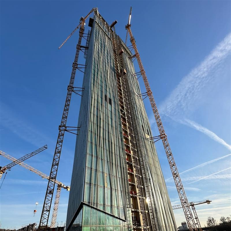 New landmark for Berlin: Estrel Tower celebrates topping-out ceremony ...